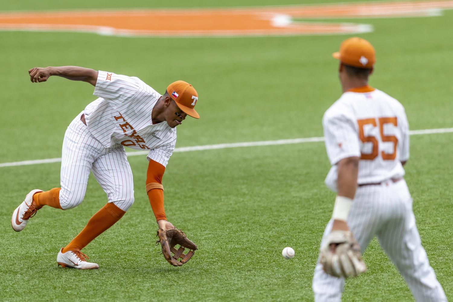 Longhorns take advantage of Sun Devils’ pitching errors, defeat Arizona ...