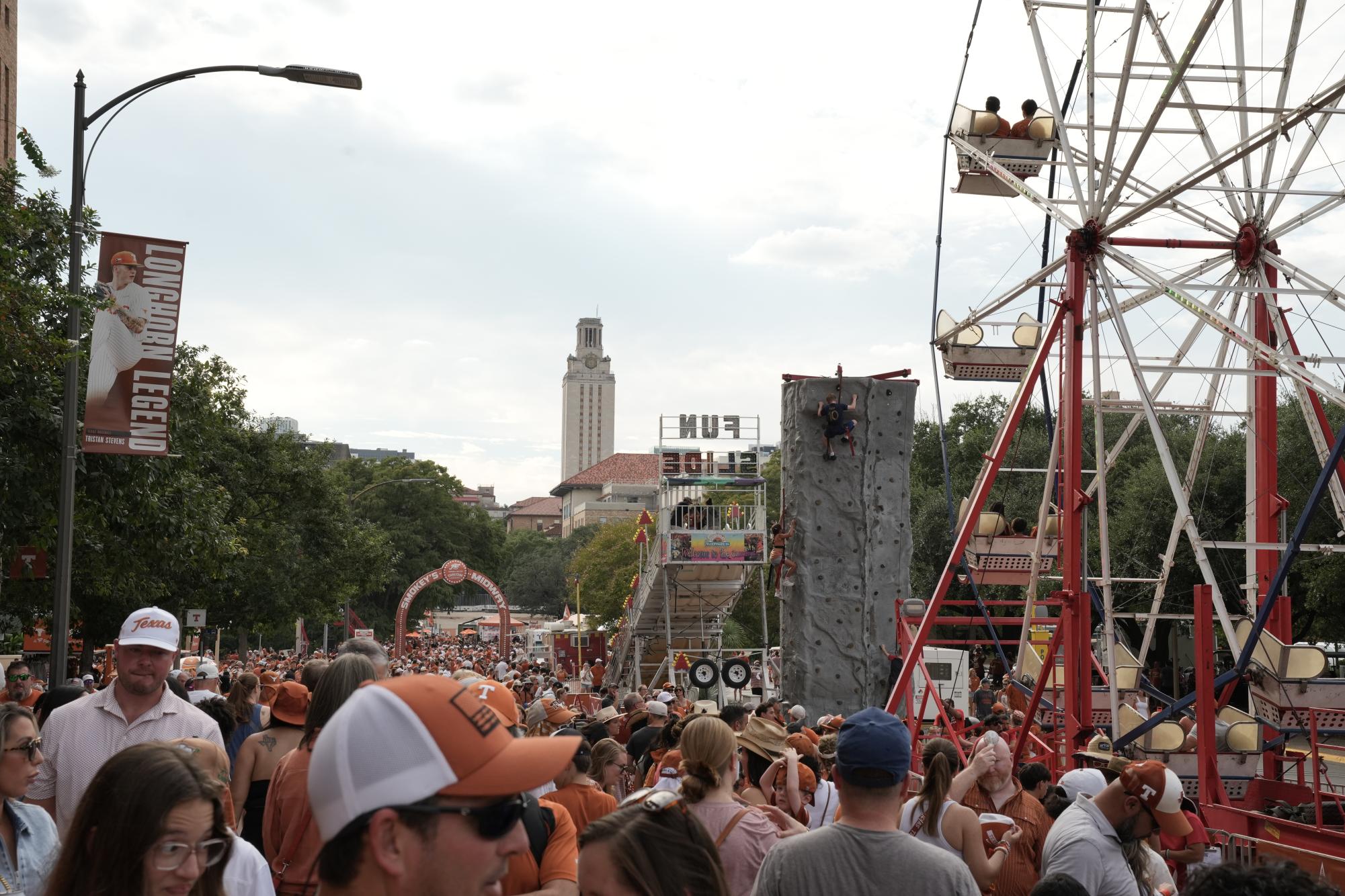 Darrell K Royal-Texas Memorial Stadium nurtures Longhorn spirit ...