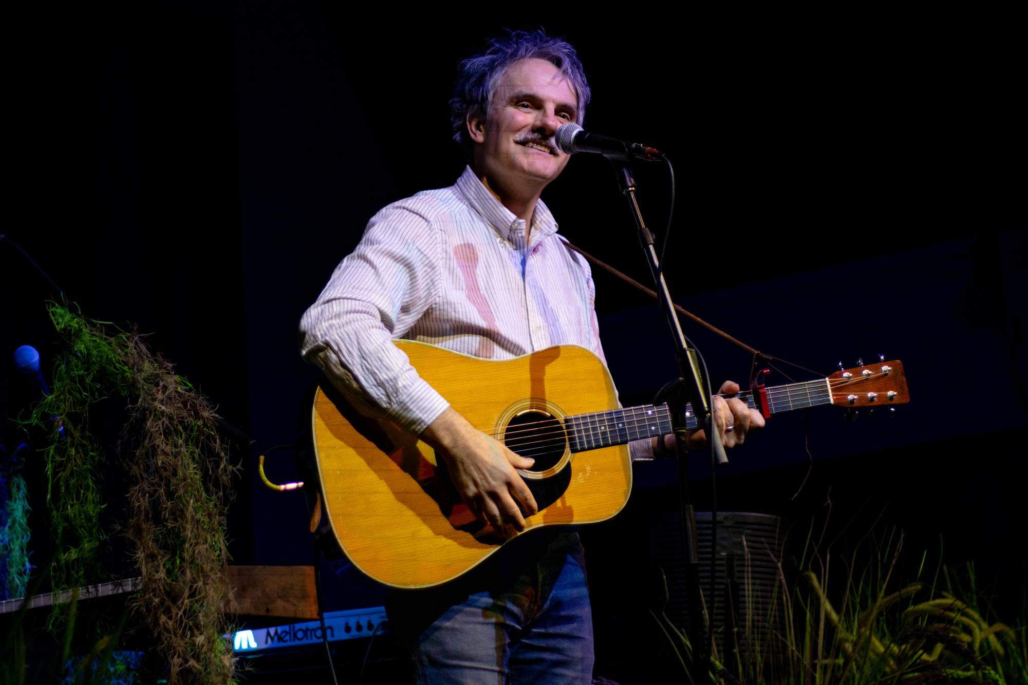 Mike Viola captivates crowd, opens for Madison Cunningham at 04 Center ...