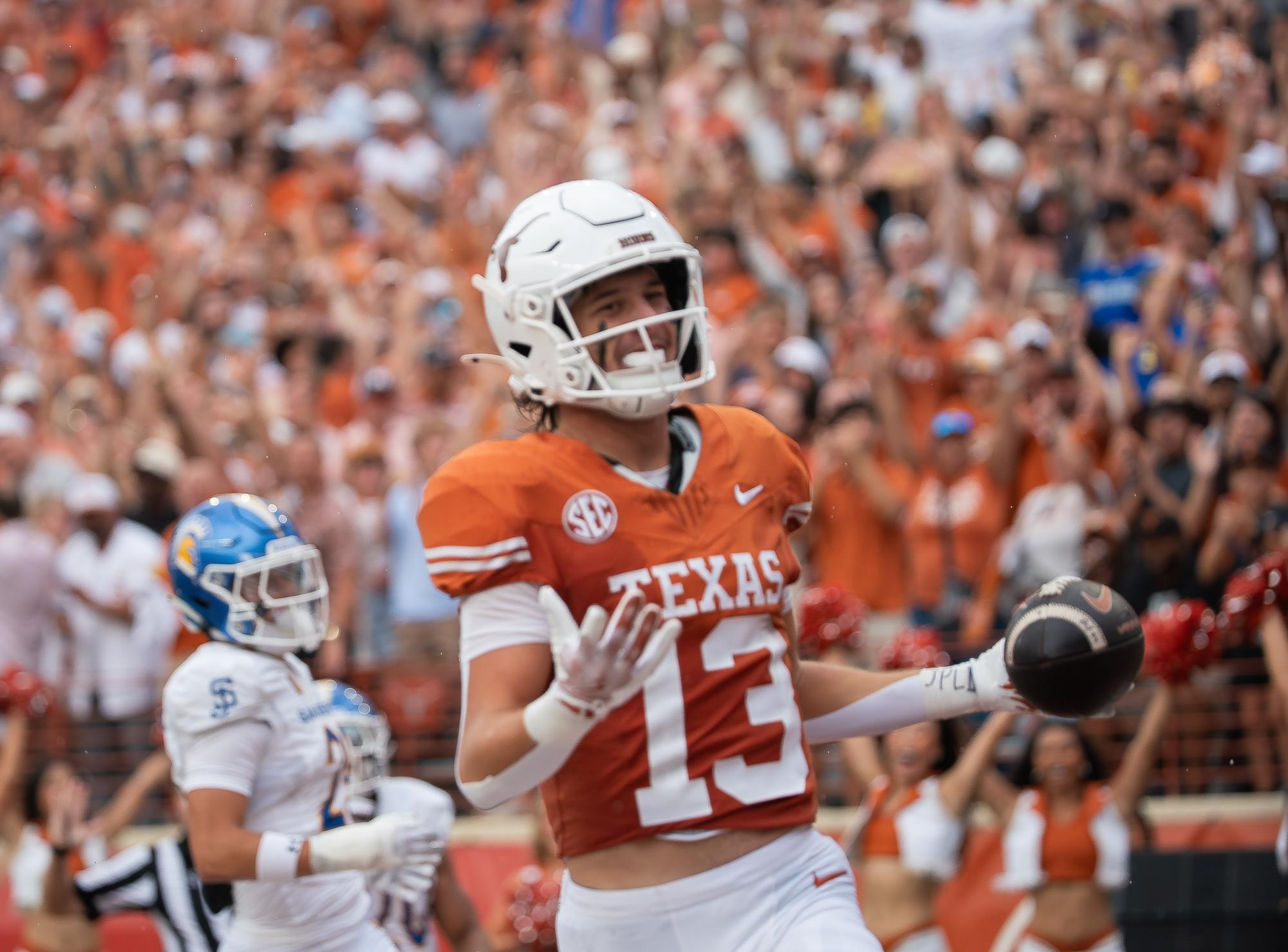 Former Longhorns share thoughts on Livingstone transfer – The Daily Texan